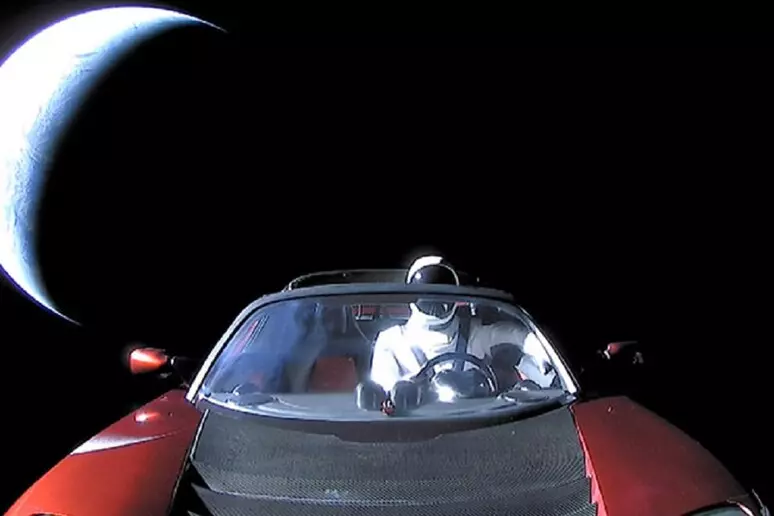 La Tesla di Musk nello spazio erroneamente scambiata per un asteroide ...