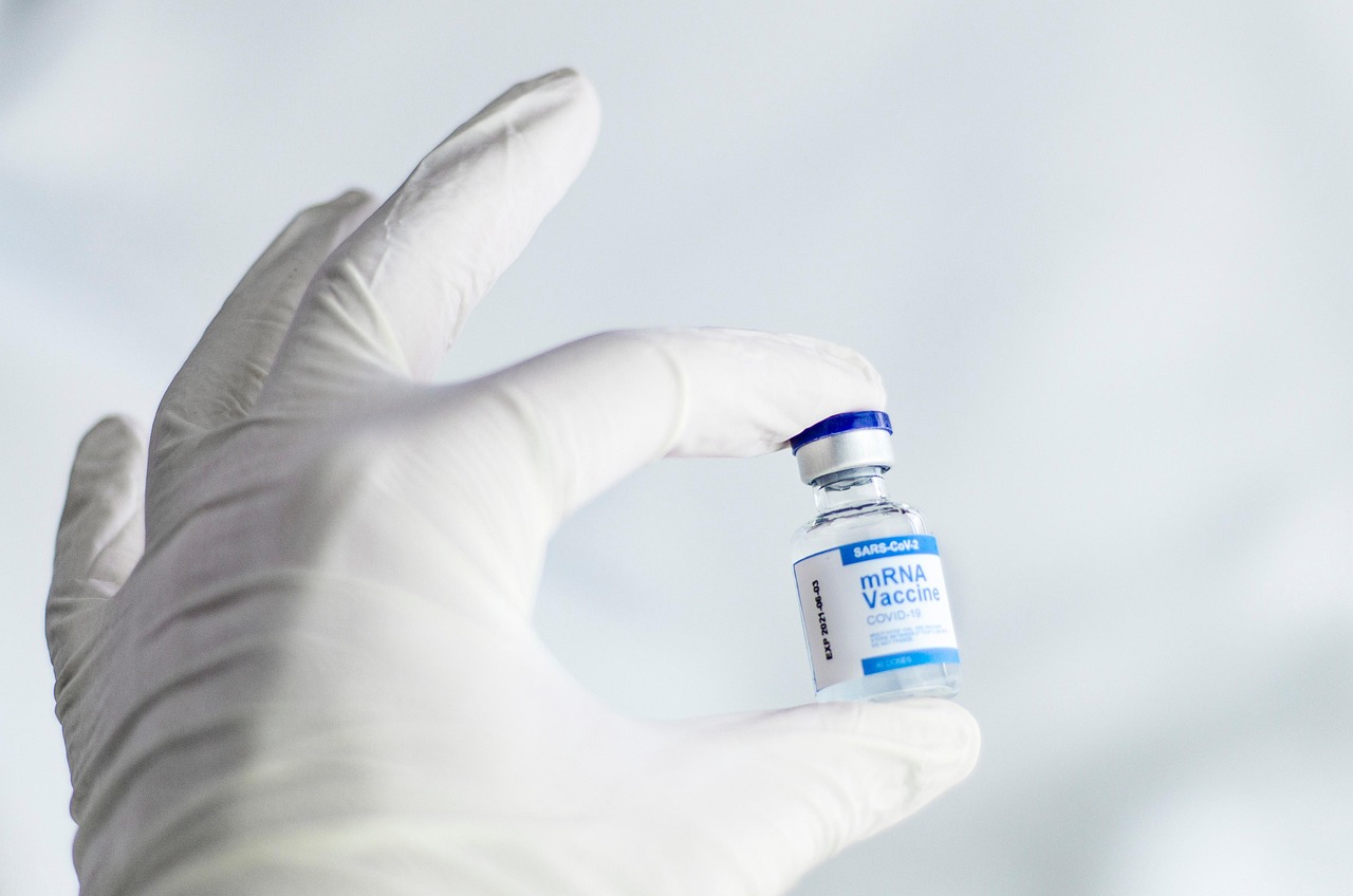 Come funzionano i vaccini mRNA (Pfizer-BioNTech, Moderna): possiamo ...
